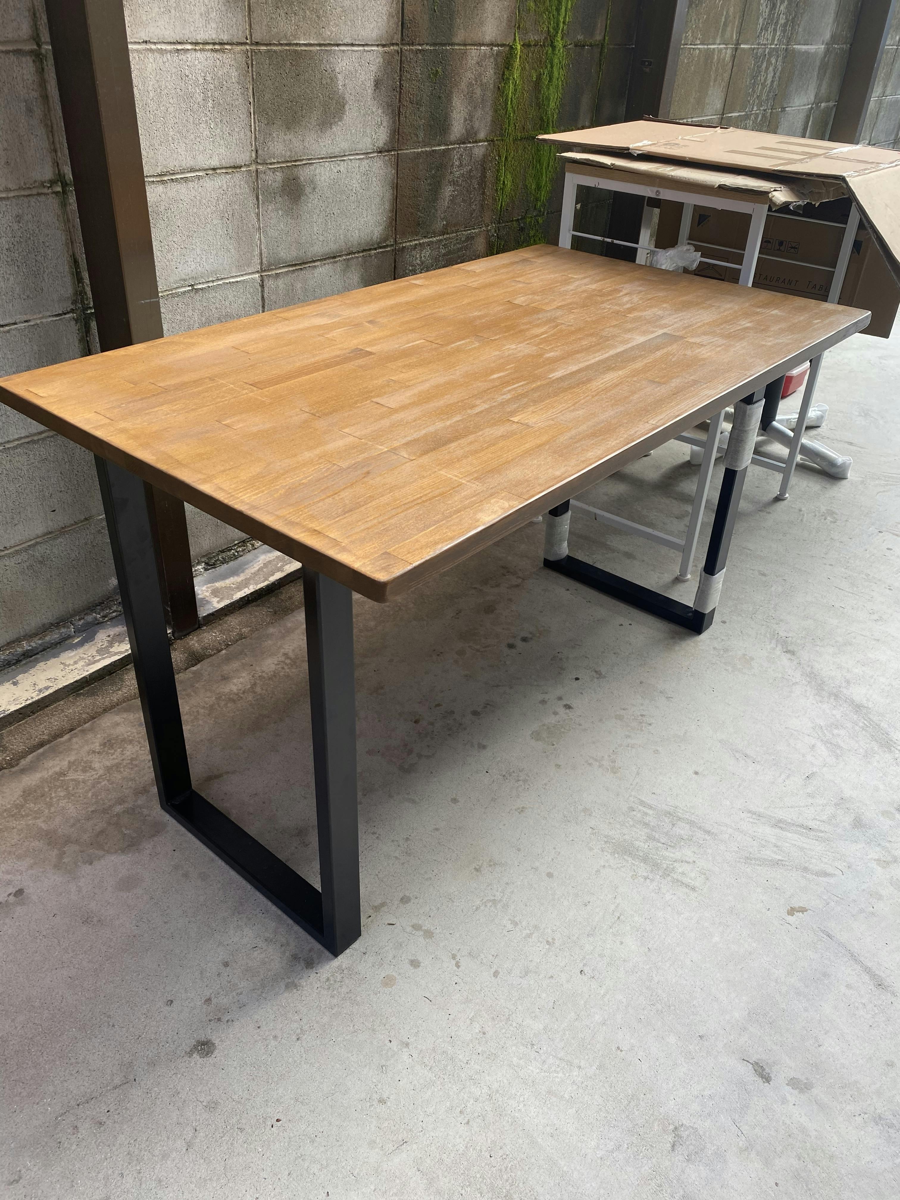 4人掛けのテーブルが完成しました。 - CAMPFIRE (キャンプファイヤー)